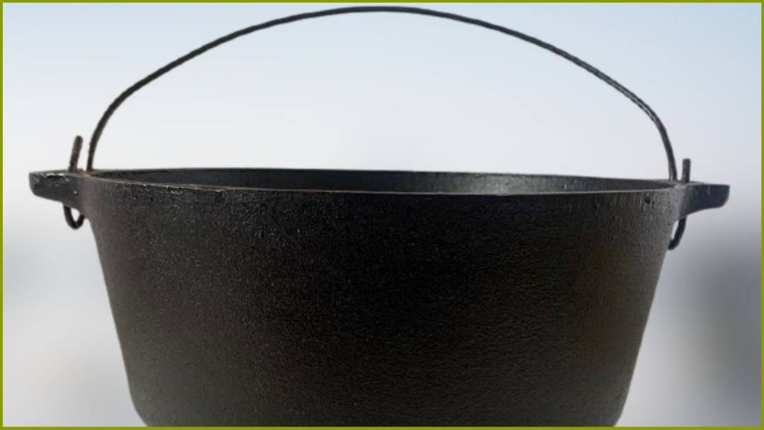 AmazonBasics Pre-Seasoned Cast Iron Dutch Oven with Dual Handles