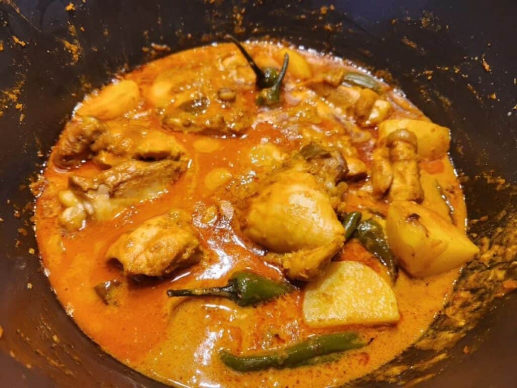 Dutch Oven Chicken Curry: Easy and Delicious - OvenSpot