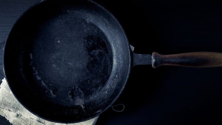 Cast Iron vs Regular Pans: Main Differences Compared